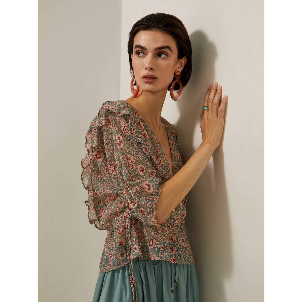 Blusa fluida com folhos e padrão floral - D003406_618 | Decenio